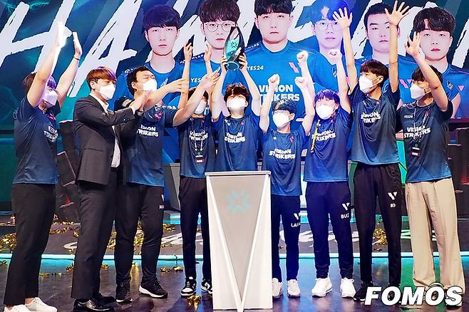 발로란트 챌린저스 비전 스트라이커즈 힘의 우세 앞세워 우승컵 들어올려