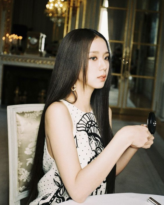 너무 예뻐 연예인도 실물 마주치고 숨멎헉 했다는 가수 어썸클