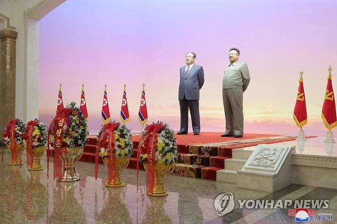 김정은 우상화 열 올리는 북한 3代 박물관·기념지 관리강조