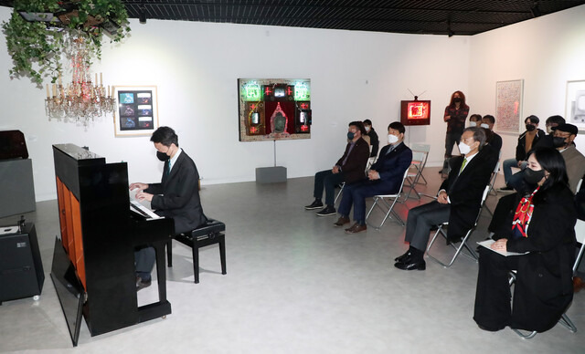 전주 뜻밖의 미술관 백남준 탄생 90주년 특별전 눈길