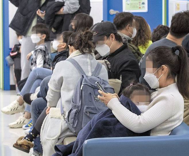 200만이 각자투병 코로나 무정부 상태