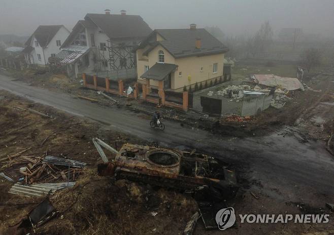 우크라 침공 우크라 키이우 부근서 계속 진격러군 지뢰 깔며 철수