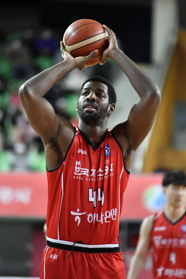 [BK 리뷰] '창단 첫 봄 농구' 한국가스공사, KGC인삼공사에 완승 .. LG 패배로 6강 진출 확정