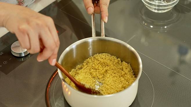 불없이 요리하는 쿠스쿠스, 샐러드에 제격 | RealFoods