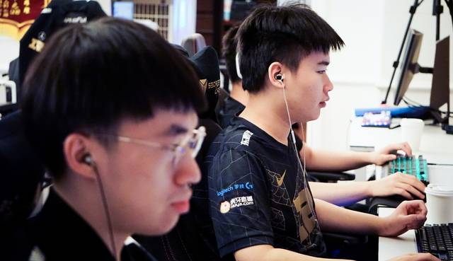 [MSI] RNG, 조직력 우위 앞세워 G2에 승리