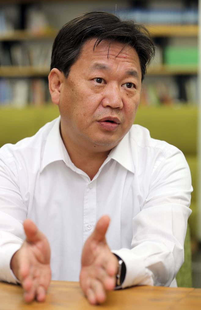 동학개미의 멘토 존 리 회사 펀드로 불법 투자 논란