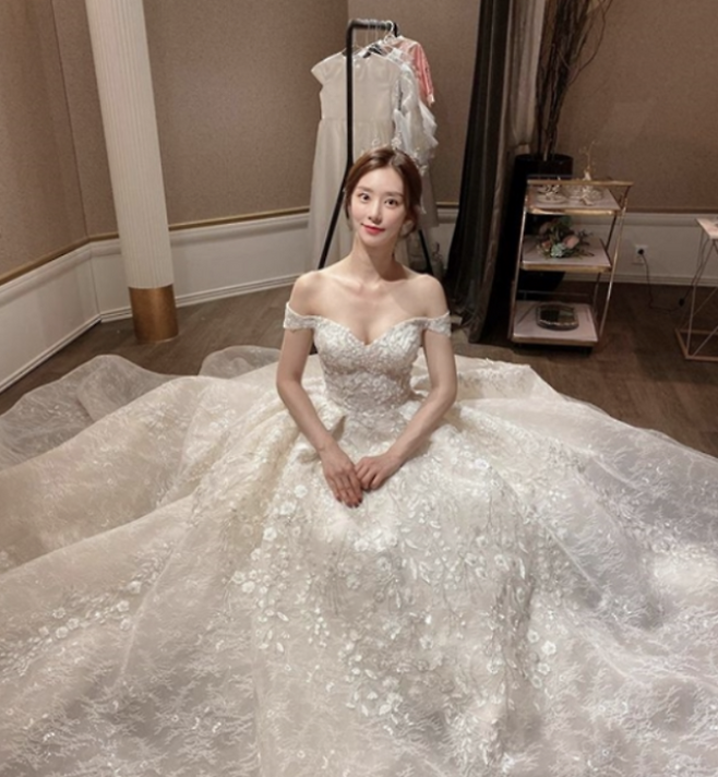 직각어깨쇄골라인 가장 예쁜 연예인 오프숄더룩 어썸클