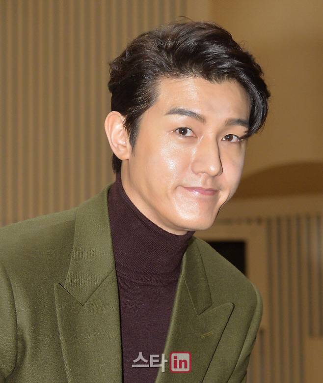 Lee Ki-woo , sold out in September..."Non-entertainers GFriend and Jeju ...