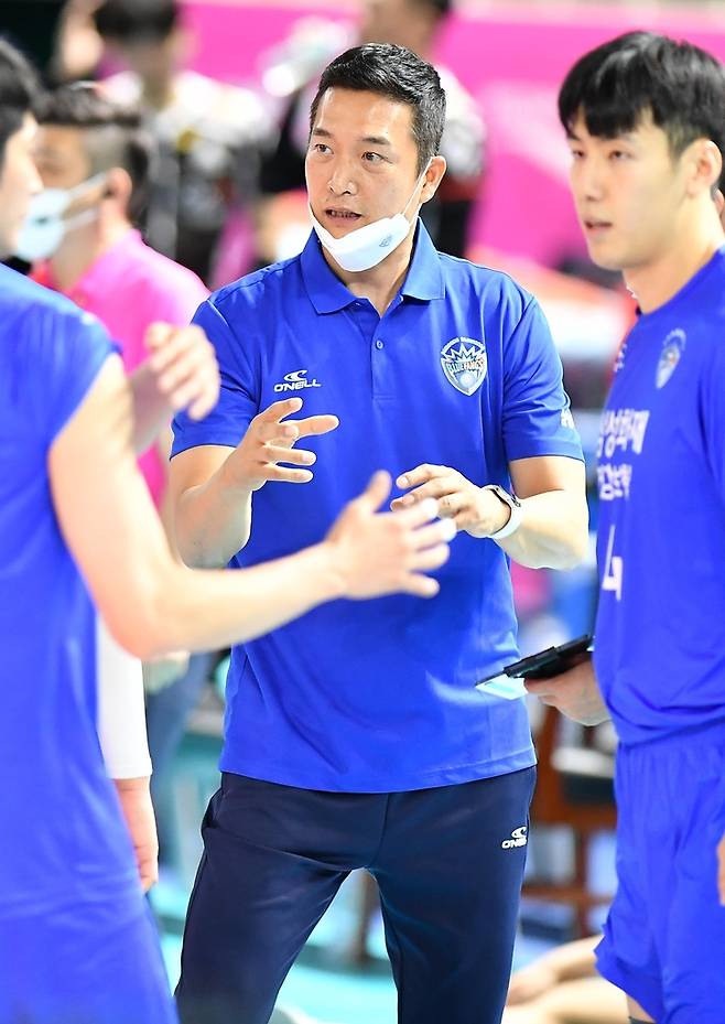 15년 만에 돌아온 삼성화재 김상우 감독 복귀대회서 준결승행
