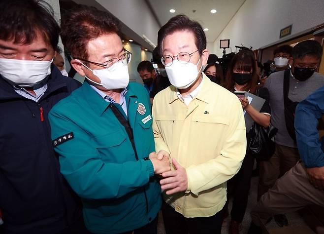 새 민방위복 둘러싼 볼멘소리 보도에 이재명 교체보다 급한 민생사안 많은데