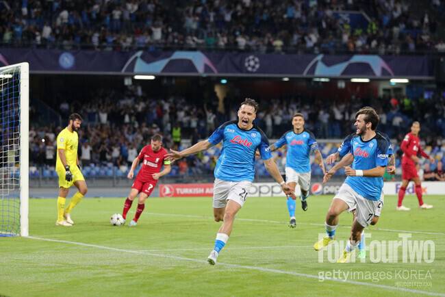 [ucl.review] '지엘린스키 2G 1AS' 나폴리, 리버풀에 4-1 대승..김민재는 풀타임 활약