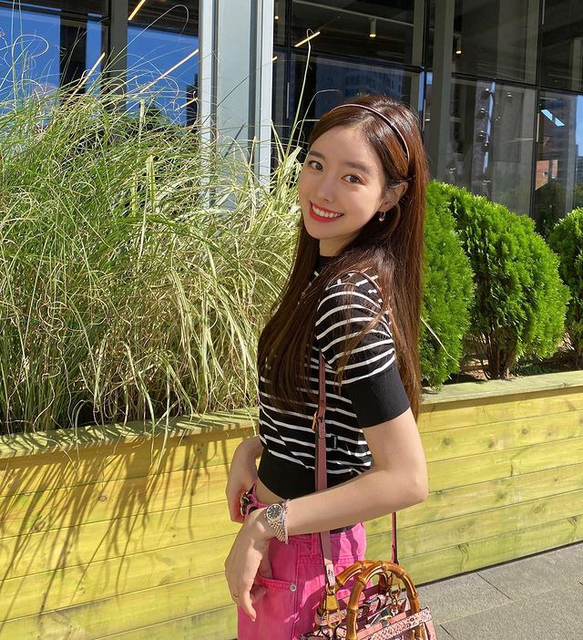 진세연 핫핑크 바지도 이렇게 잘어울려벨트도 명품이네