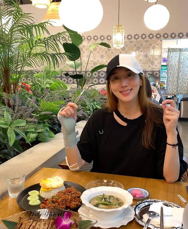 오토바이 사고 민지영 깁스 풀고 밝아진 얼굴 기념 외식 스타in★