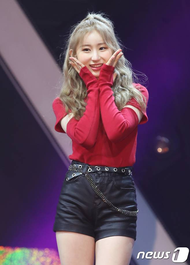 Lee Chae-yeon , from IZ*ONE , confirms Solo debut in four years