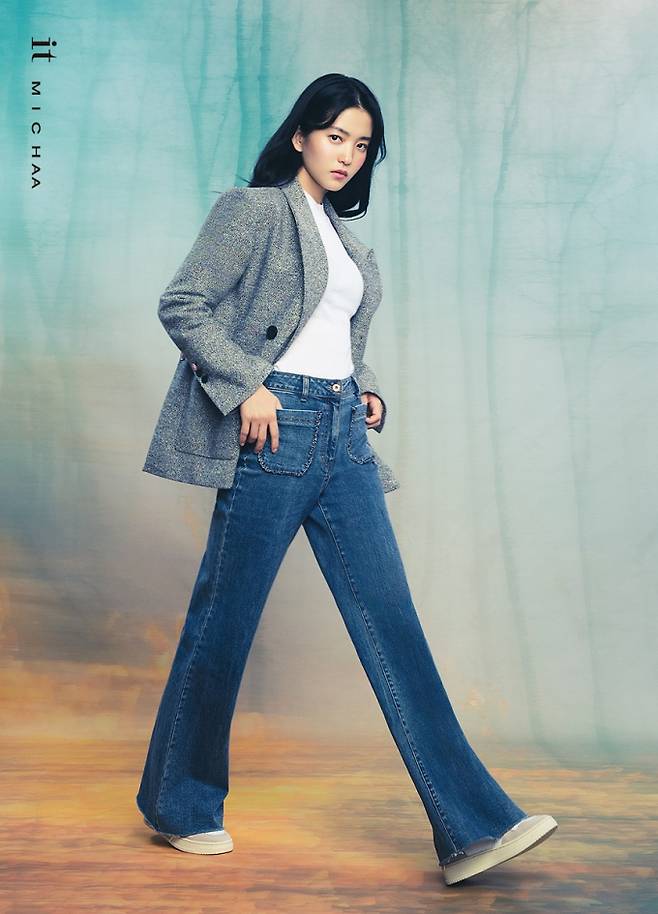 화보 김태리 청바지→스커트다채로운 가을 패션