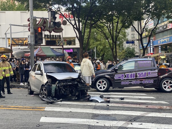 대전 서구 둔산동 백화점 사거리서 교통사고4명 부상