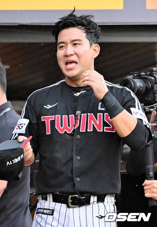 '대역전 드라마' 역전 결승 만루 홈런 주인공의 너스레, "올 시즌 첫 인터뷰를 이제 하네요"