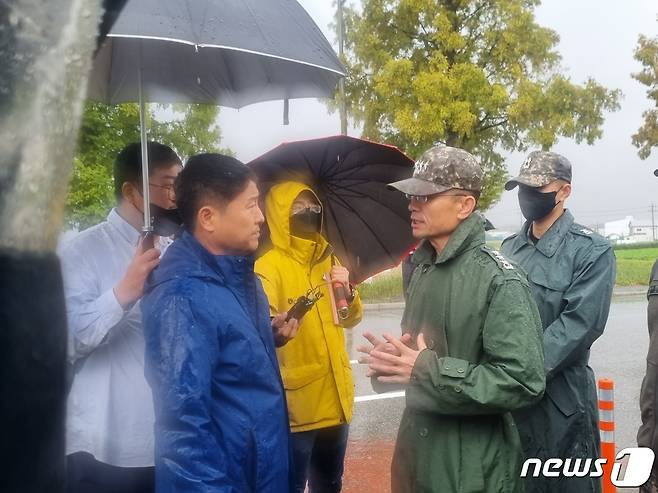 더불어민주당 국방위 강릉 미사일 낙탄 사고 현장 방문