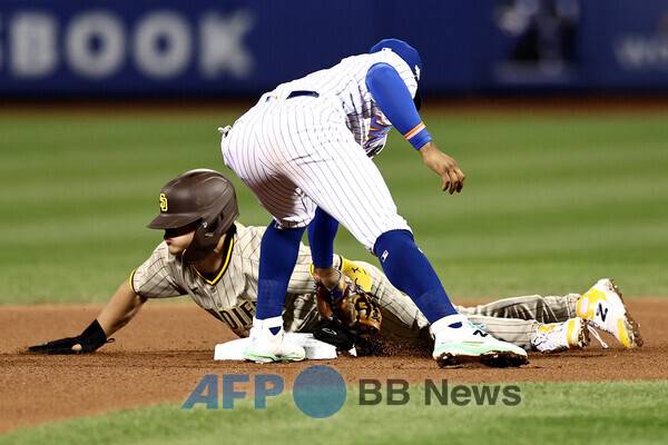 '韓 빅리거 첫 PS 도루' 두 번 실패 없는 김하성, 그의 낭만은 가을에도 계속된다[NLWC]