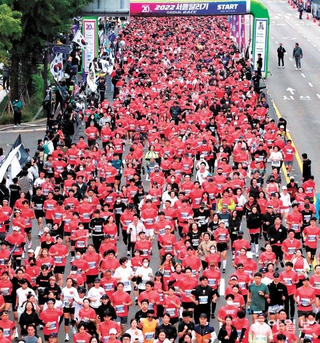 3년 만의 도심 달리기 축제 가을비도 반겼다
