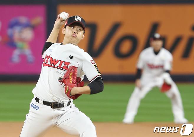 [WC1] KT 승리 수훈갑 소형준 "준PO 땐 멋진 세리머니 보여줄 것"