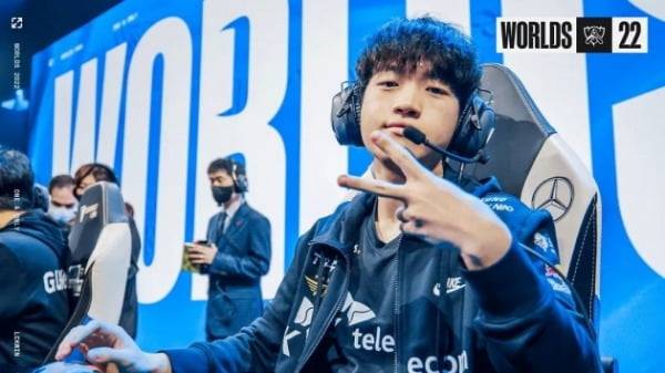 "돌아왔구나 구·케 듀오"..T1, 그룹 2R 전승으로 8강 진출 [이주현의 로그인 e스포츠]