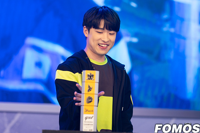 Gsl 조성주 신희범 잡고 대회 최초 5회 우승자에 올라