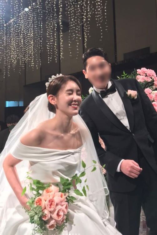 열애설없이 10월 깜짝결혼♥︎한 여가수웨딩 현장 공개드레스 어디꺼 어썸클