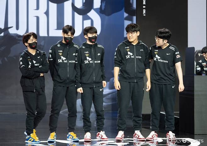 [롤드컵] 'MSI는 잊어라'..실력으로 RNG 압도한 T1