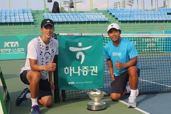 한국선수권 환상의 파트너 복식 정상에 오른 선수들