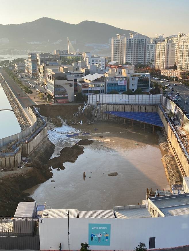 여수 골드클래스 공사 중 흙막이벽 붕괴바닷물 유입