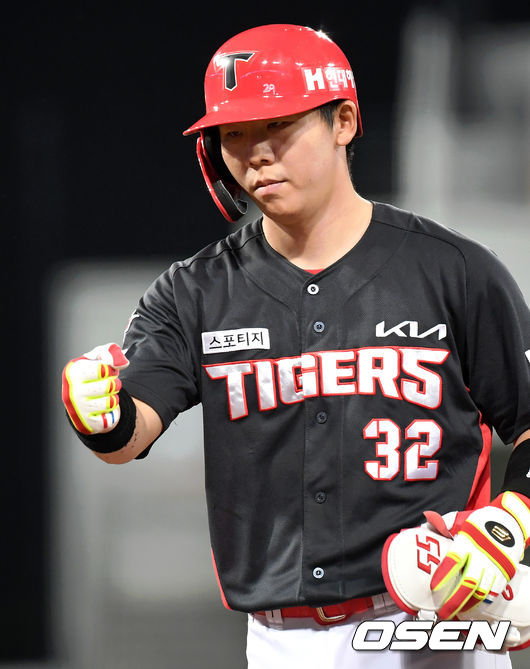 "타격 좋던데..." 챔프 감독도 관심 보였던 이정훈, 롯데 품으로 갔다
