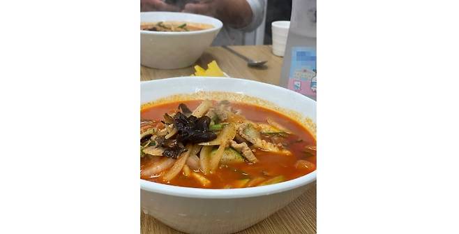 국화 몇 송이 전하고파” 이태원 참사 추모 동참한 제주 짬뽕집