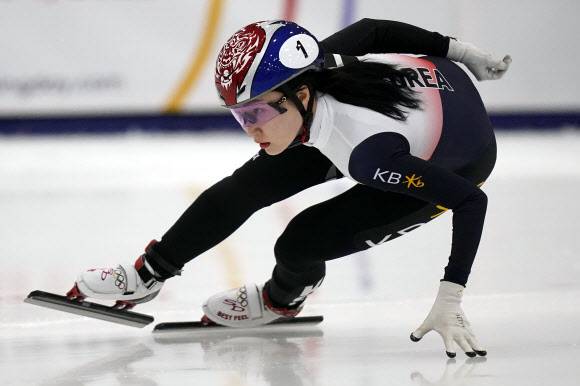 쇼트트랙 월드컵 1500m 샛별 김길리 금메달 최민정은 동메달