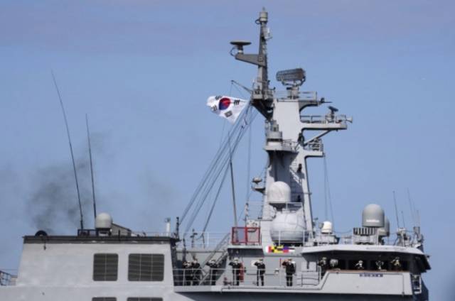 일본 극우들이 조롱···서경덕 교수 욱일기 경례 개탄
