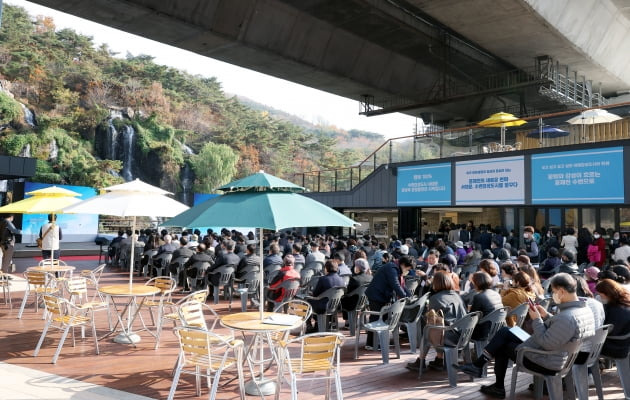 포토 서대문 홍제천 폭포마당 수변테라스카페 오픈