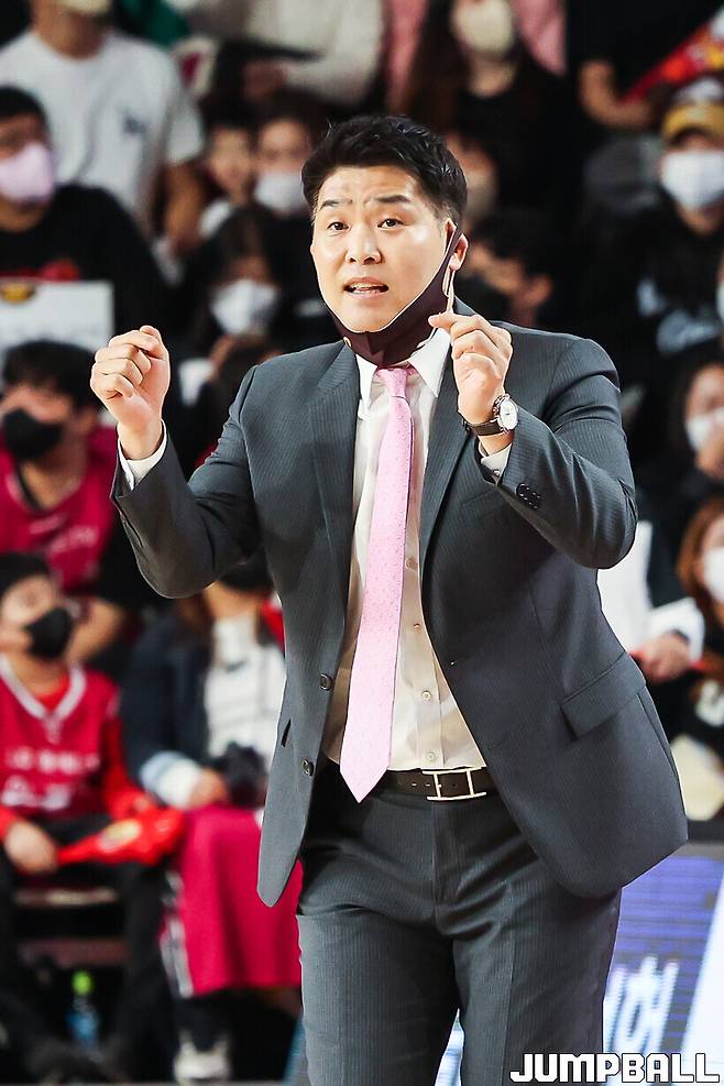 ‘25점 차 대패 조상현 감독 팬들께 죄송하다”
