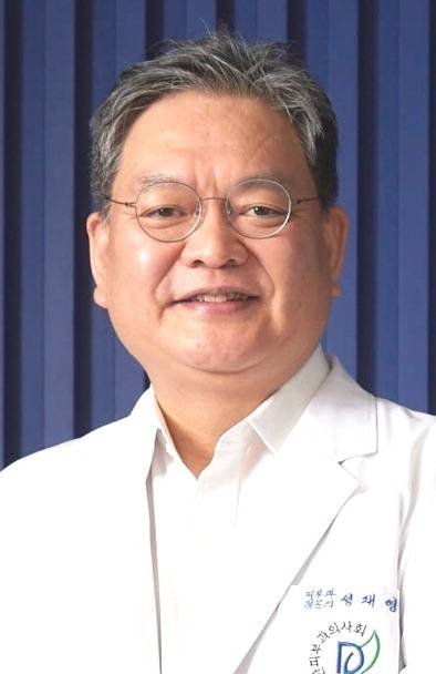 진료실에서 실내환기·물 섭취맞춤치료 병행으로 피부 노화 늦추자