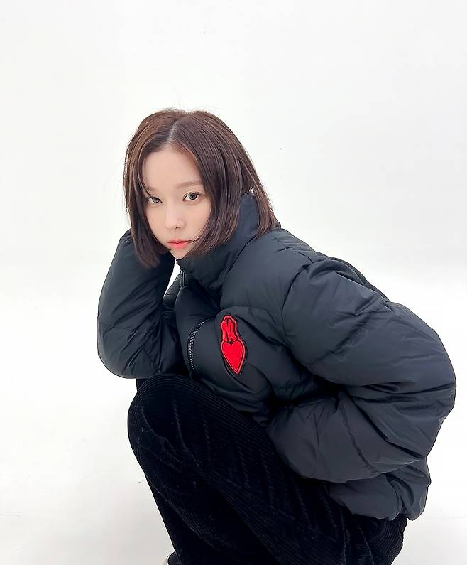 에스파 올 겨울 숏 패딩 유행 탑승 비주얼이 다한 사복패션