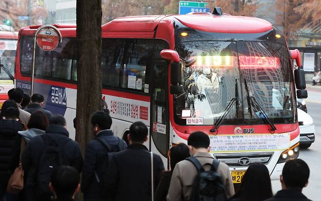 만석 또 만석 출근길 ‘발동동 증차 먼저 해야”
