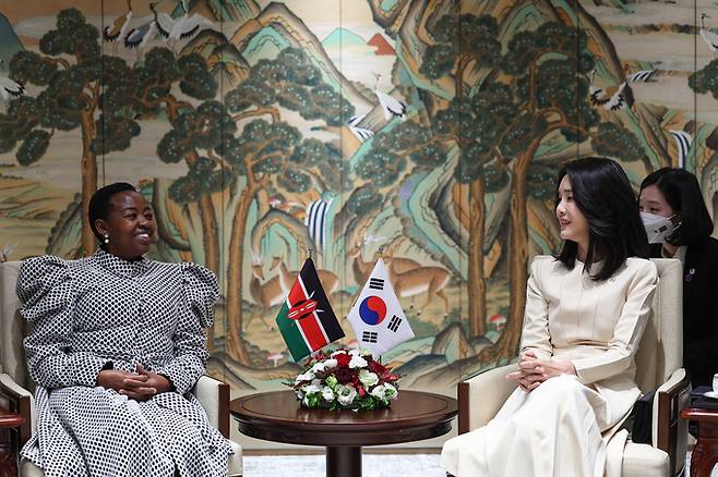케냐 영부인과 환담 중 김건희 여사 ‘새마을 운동 언급변희재 평소 관심이나 가졌겠나”