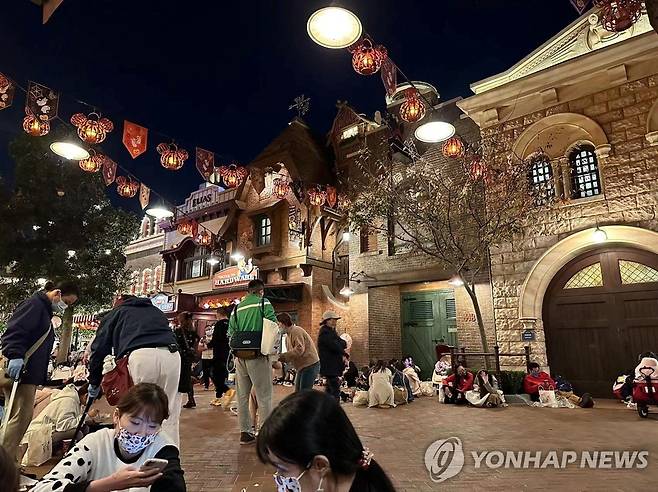 中 상하이 디즈니랜드 개장 닷새 만에 다시 폐쇄