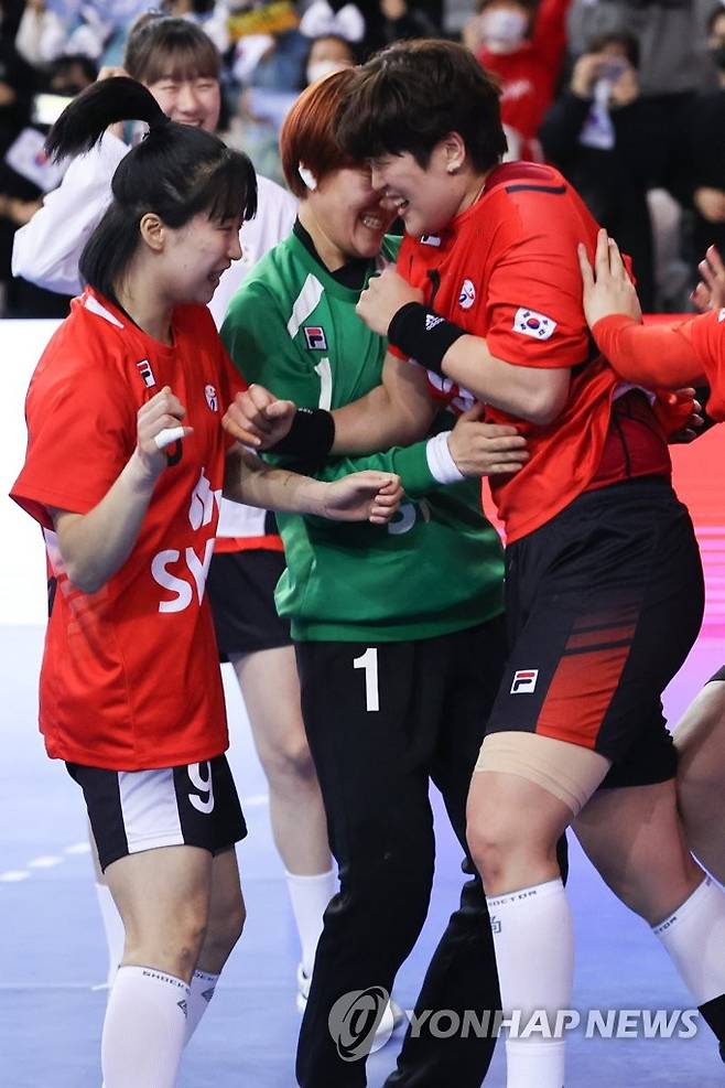 한국 여자핸드볼 일본에 대역전승아시아선수권 6회 연속 우승종합