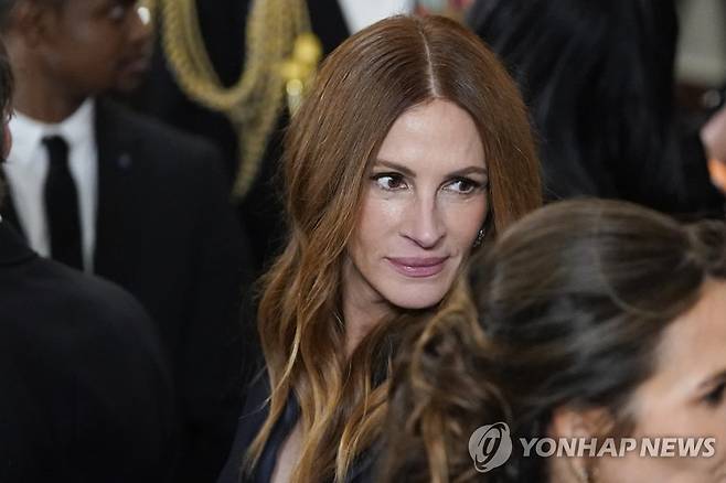 케네디 센터 아너스 시상식 리셉션 참석한 줄리아 로버츠