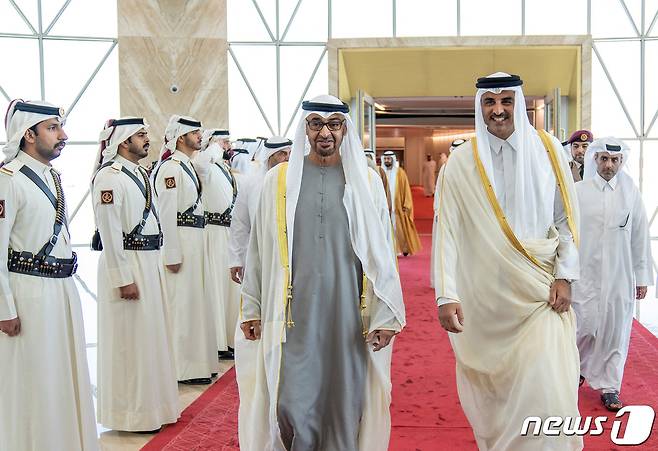 Uae대통령 2017년 단교 후 첫 카타르 방문협력 관계 강화