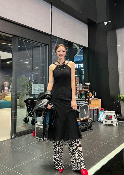서하얀사진 보정 지적까지176cm 8등신 뽐낸 장신패션 어썸클