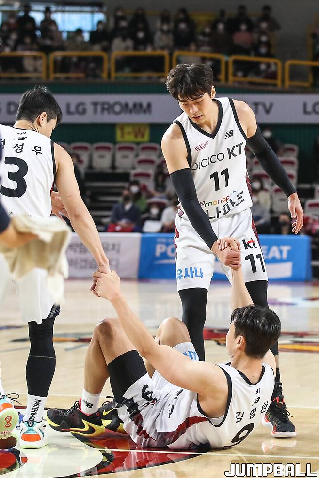 Kt 김영환의 야투 성공률 0 그럼에도 32분 출전한 이유는