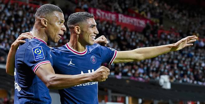 준결승전에서 만난 ‘psg 동갑내기 찐친 음바페·하키미인정사정 볼 것 없다