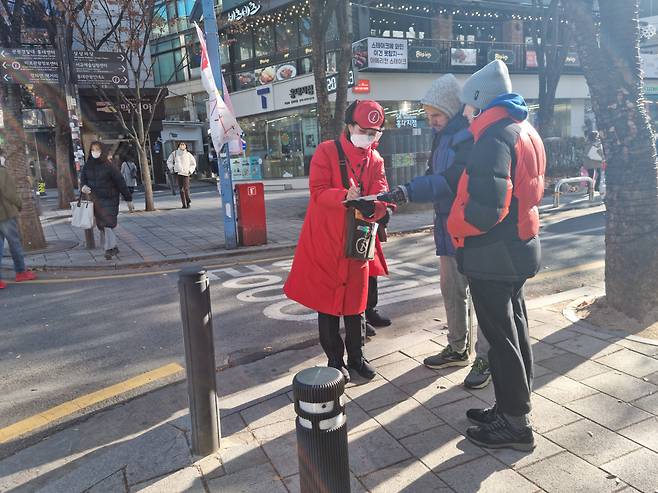 홍대 거리서 다시 들리는 영어·일어 전에 갔던 맛집 찾아요”