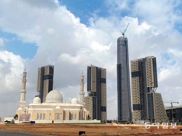 中에 수도 건설 기댄 이집트 ‘수에즈운하 뺏길라 우려 글로벌 현장을 가다